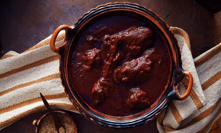 El Mole Poblano, la receta original ¡Te vas a chupar los dedos!