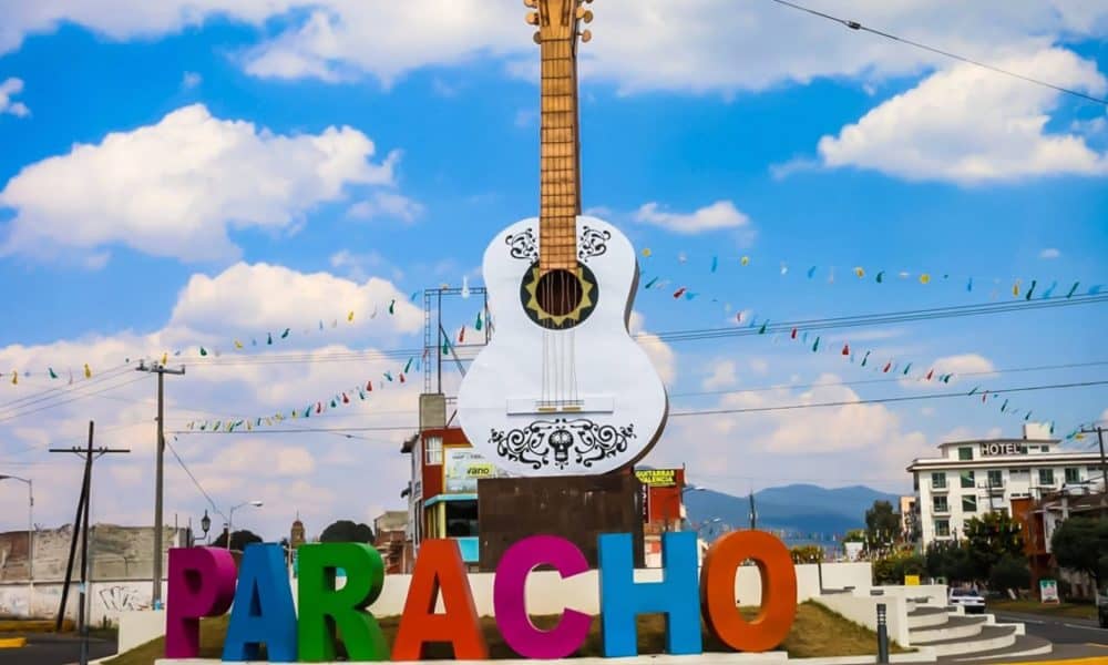 Las guitarras de Paracho Michoacán" | El Souvenir