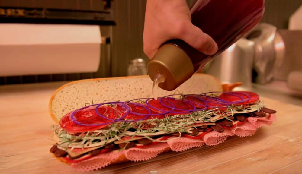 Video: Preparando un sándwich submarino deportivo