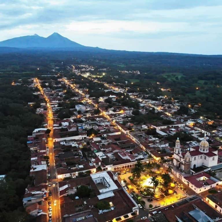 Qué hacer en Comala Colima, el pueblo predilecto del volcán | El Souvenir