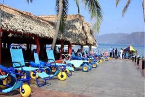 Playa Cuastecomates, paraiso incluyente en la Costalegre | El Souvenir