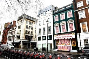 ¡Es real, hospédate en Candy Cane House! | El Souvenir