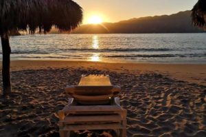 Playa Cuastecomates, paraíso incluyente en la Costalegre | El Souvenir