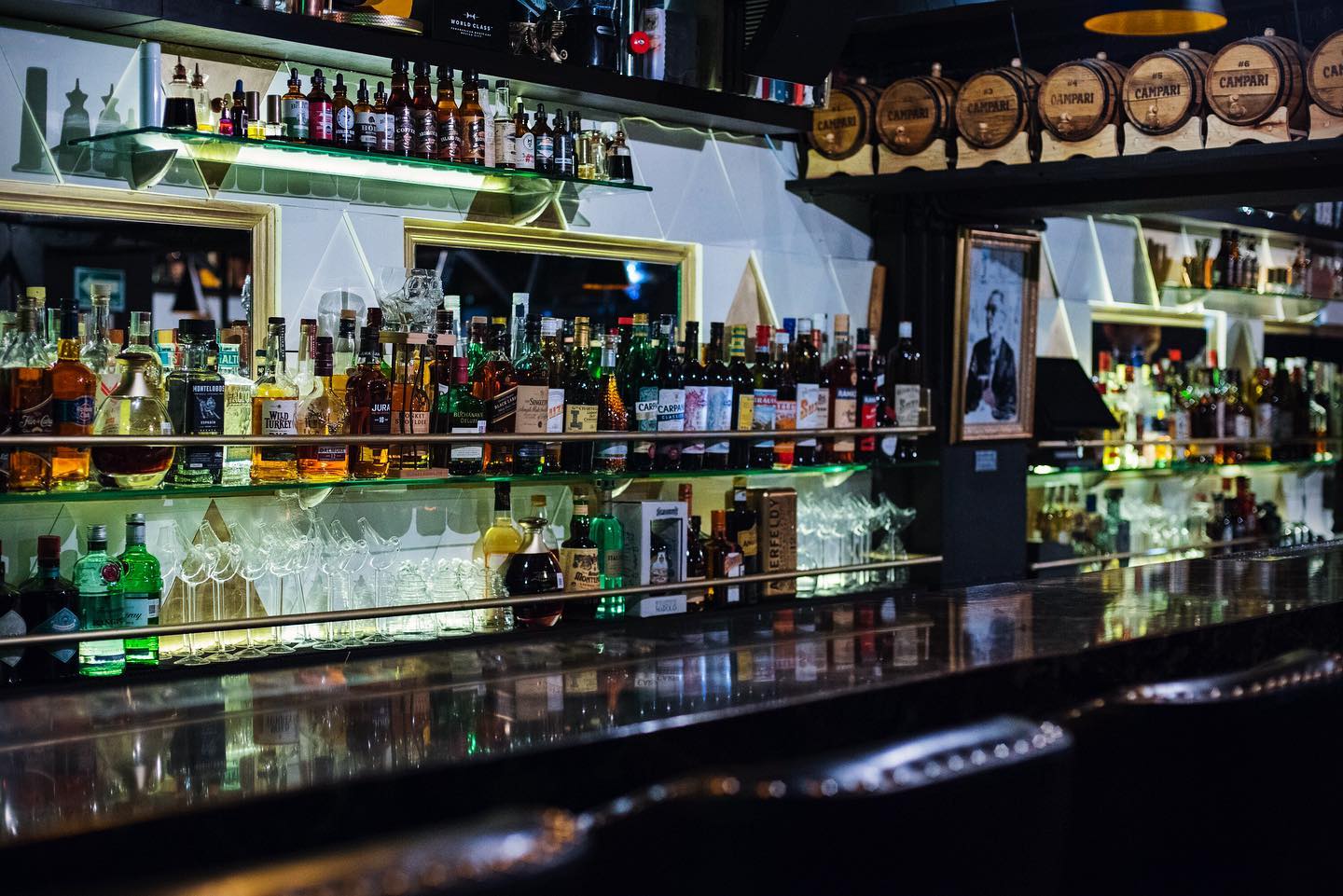 Yellow-bird-bar-Foto-por-Yellowbird.bar-FB | El Souvenir