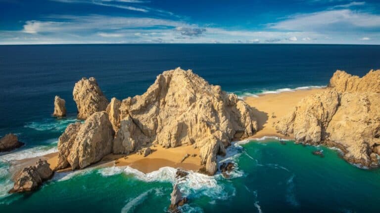 Playa Monumentos, ¡el destino fav de los surfistas! | El Souvenir