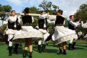 ¡Te presento Alunelul! La danza tradicional de Rumania. | El Souvenir