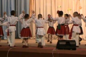 ¡Te presento Alunelul! La danza tradicional de Rumania. | El Souvenir