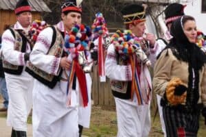¡Te presento Alunelul! La danza tradicional de Rumania. | El Souvenir