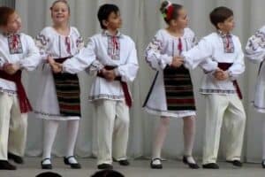 ¡Te presento Alunelul! La danza tradicional de Rumania. | El Souvenir