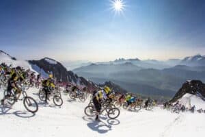 Megavalanche, el lugar perfecto para deslizarse cuesta abajo | El Souvenir