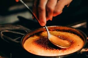 ¡Voilà! Esta es la receta y la historia del Crème Brûlée | El Souvenir