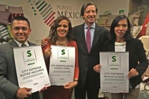 Distintivos Turísticos: ¿Cómo obtenerlos y para qué sirven? | El Souvenir