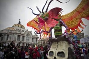 ¿Qué relación tienen los ALEBRIJES con el DÍA DE MUERTOS? | El Souvenir