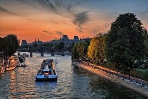 Sena: El río que atraviesa la Torre Eiffel | El Souvenir