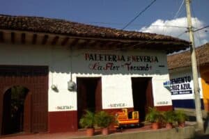TOCUMBO, el pueblo que CREÓ a la HELADERÍA la MICHOACANA | El Souvenir
