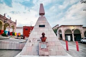 TOCUMBO, el pueblo que CREÓ a la HELADERÍA la MICHOACANA | El Souvenir