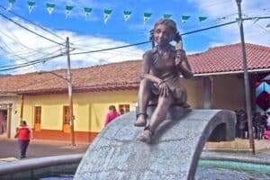 TOCUMBO, el pueblo que CREÓ a la HELADERÍA la MICHOACANA | El Souvenir
