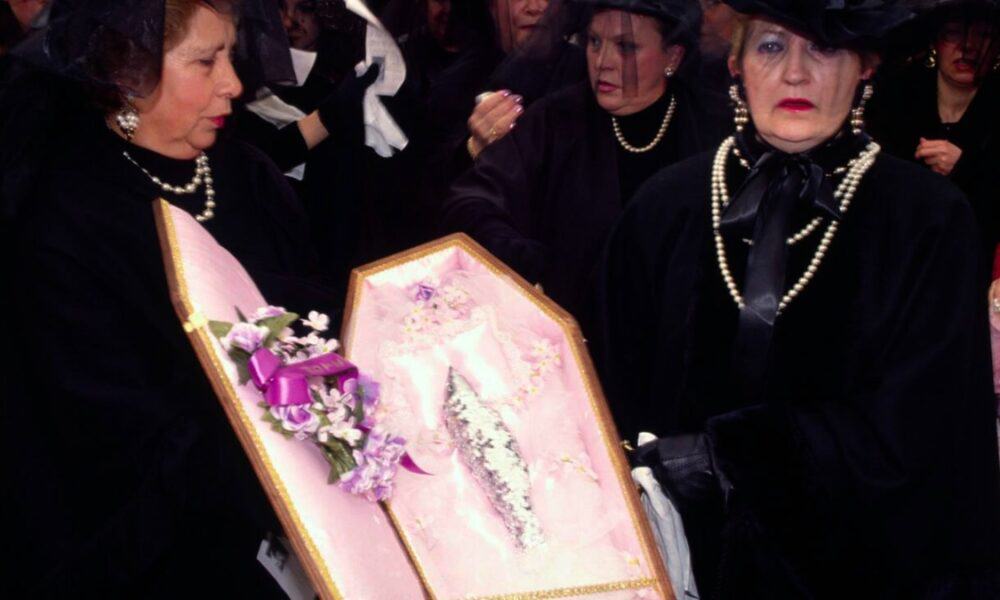 El ENTIERRO de la SARDINA: El INICIO de la CUARESMA en España | El Souvenir