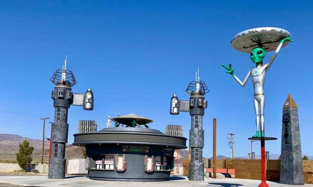 ALIEN FRESH JERKY: La parada más loca del DESIERTO de CALIFORNIA | El ...