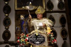 IGLESIA PATÓLICA: donde el DIOS es un PATO y la FE se celebra entre ...