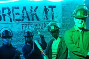 BREAK IT, el SANTUARIO del DESESTRÉS en la CDMX… (Y donde romper cosas ...