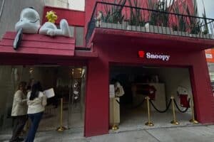 CASA SNOOPY: la nueva CAFETERÍA de PEANUTS en la CDMX | El Souvenir