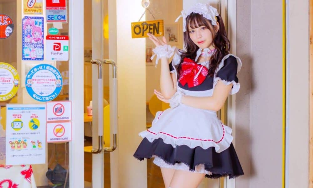 ¿Cómo son los MAID CAFÉS?: Siendo el AMO en Japón | El Souvenir