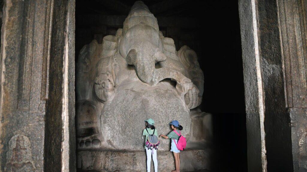 Las RUINAS de HAMPI: Exhibición de GLORIA en el OLVIDO | El Souvenir